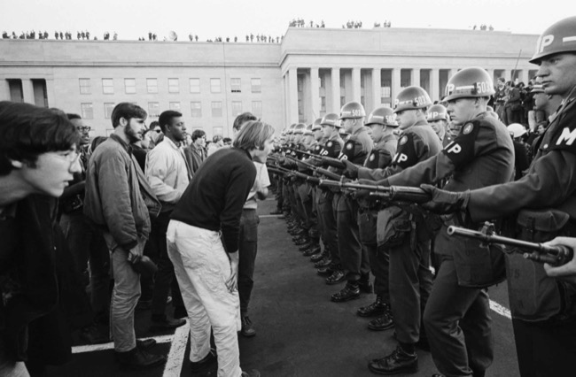 The Cold War [Photographic history] by M Kerrigan - Amber Books